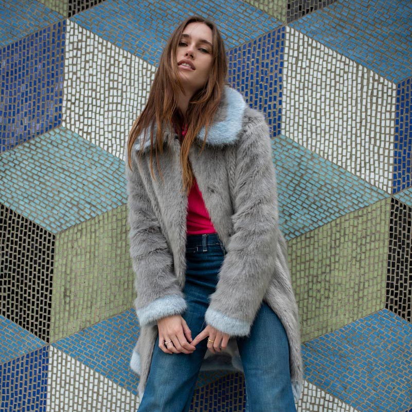 Grey Coat with Contrasting Collar – Miranda Dunn